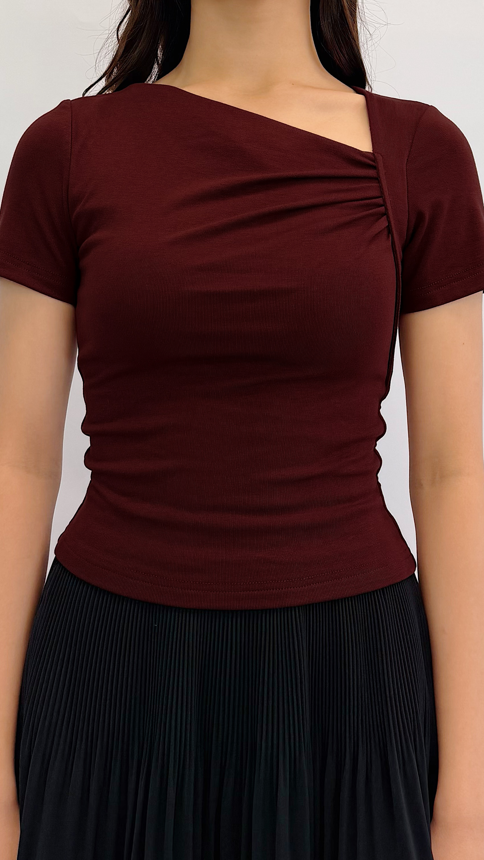 (PREMIUM/BARE) Oriana Slant Neck Sleeve Top | Mikayla